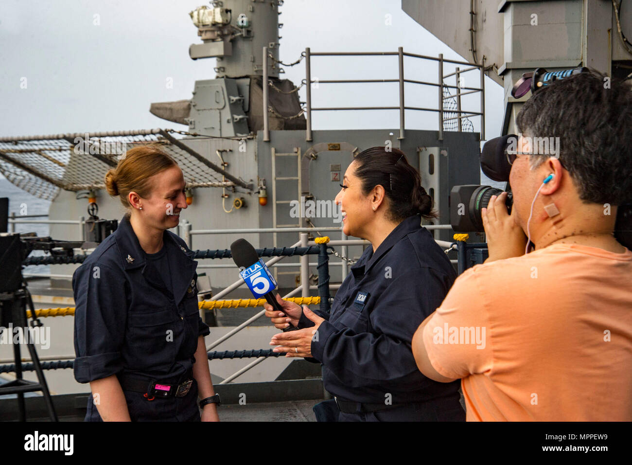 170405-N-WS581-019 ATLANTIC OCEAN (April 5, 2017) Los Angeles reporter ...