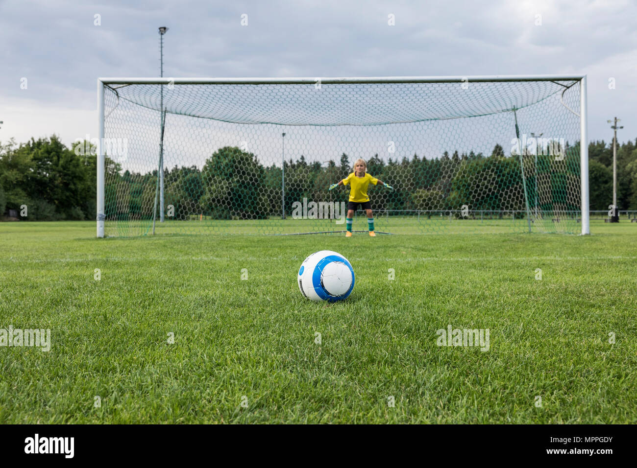 Football goalkeepers hi-res stock photography and images - Alamy