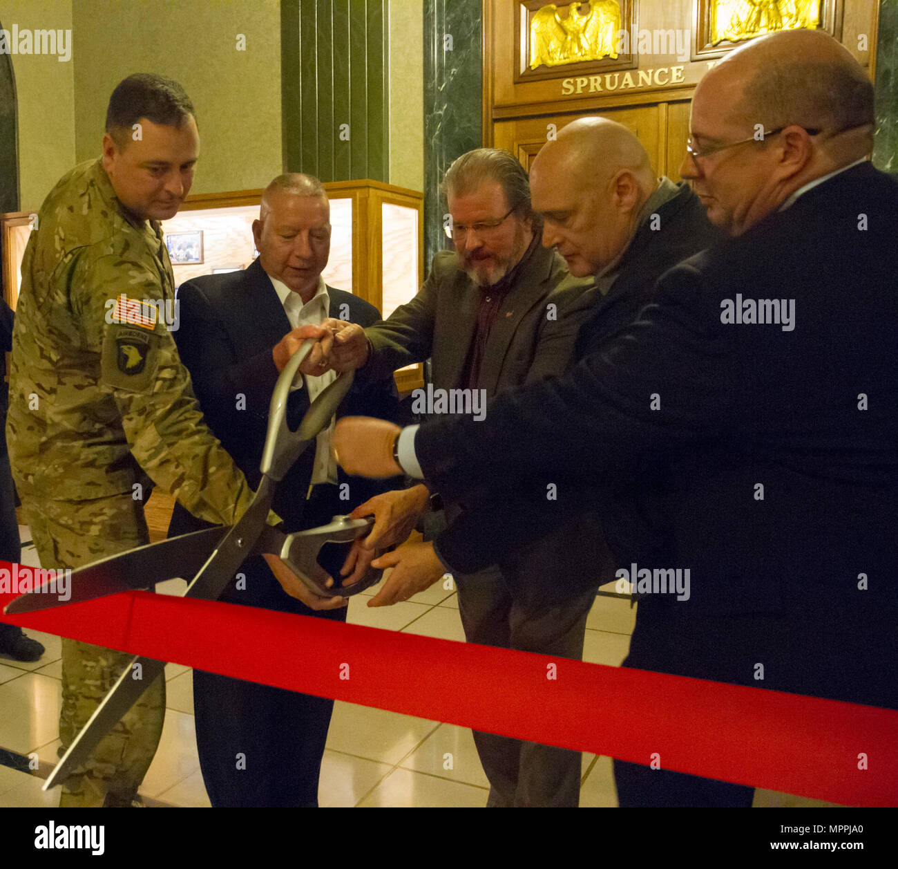 Indiana National Guard leadership takes part in the ribbon cutting ...