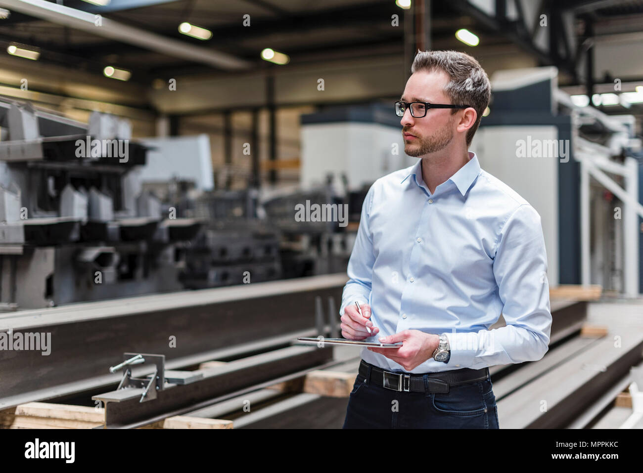 Engineers using tablet planning hi-res stock photography and images - Alamy