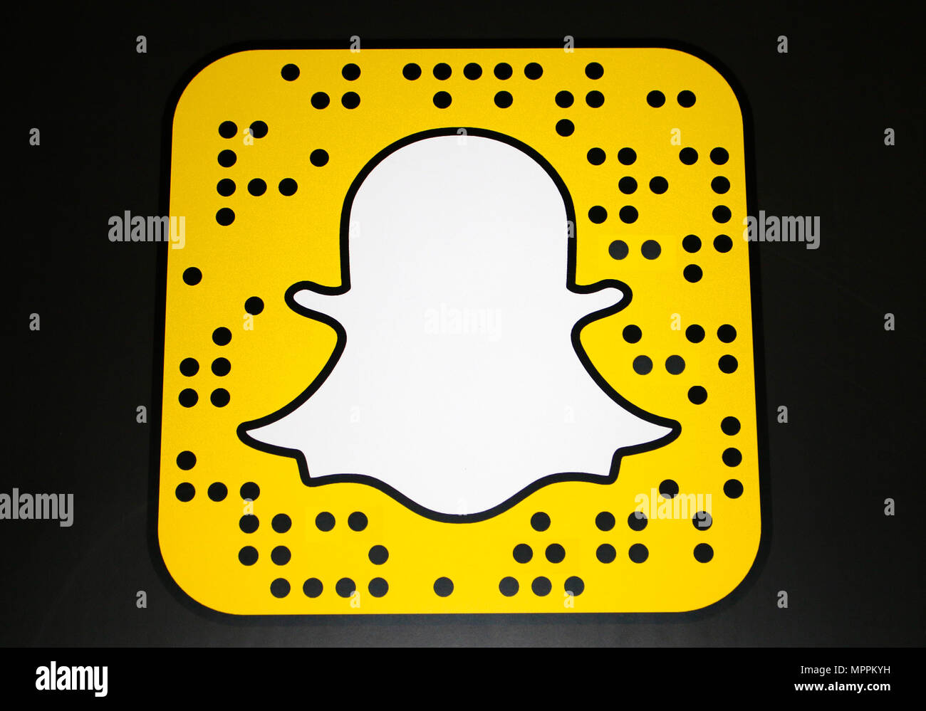 Snapchat emblem hi-res stock photography and images - Alamy