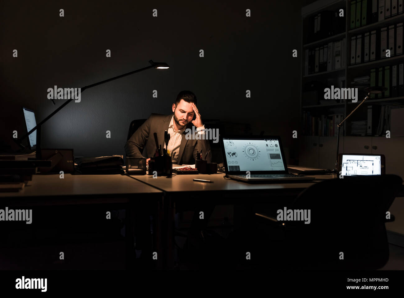 Office interior night hi-res stock photography and images - Alamy