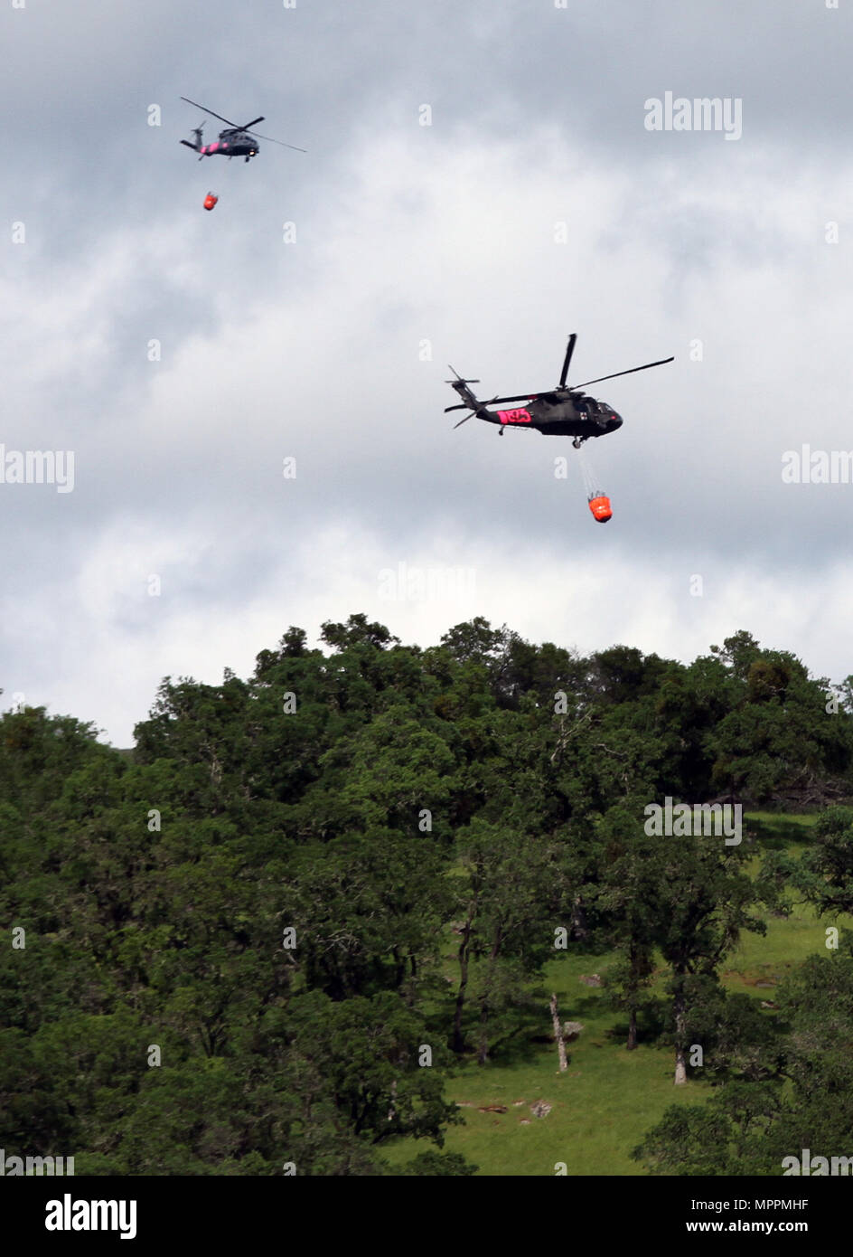 Two UH-60 Black Hawks from the California National Guard carry 600 ...