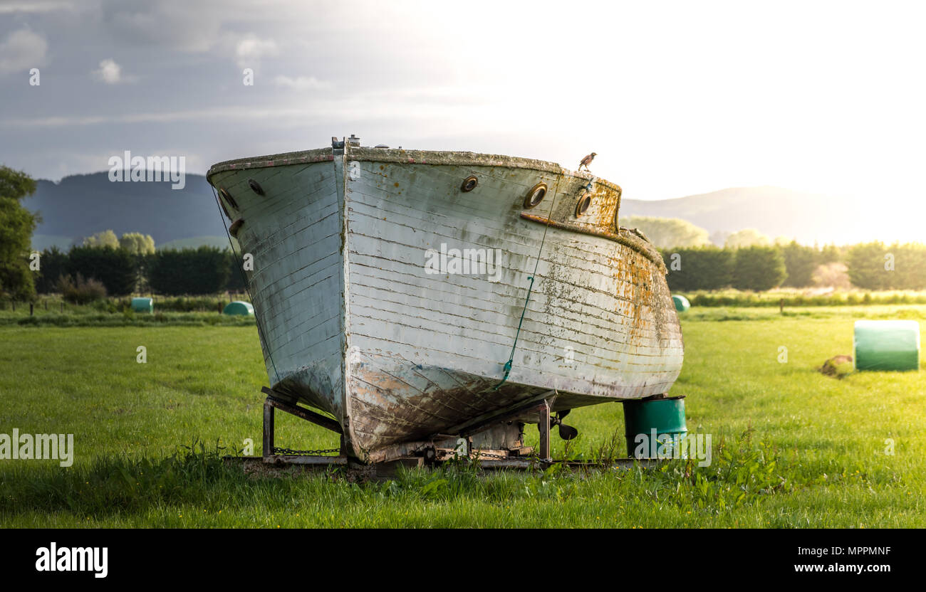 Grounded boat hi-res stock photography and images - Alamy