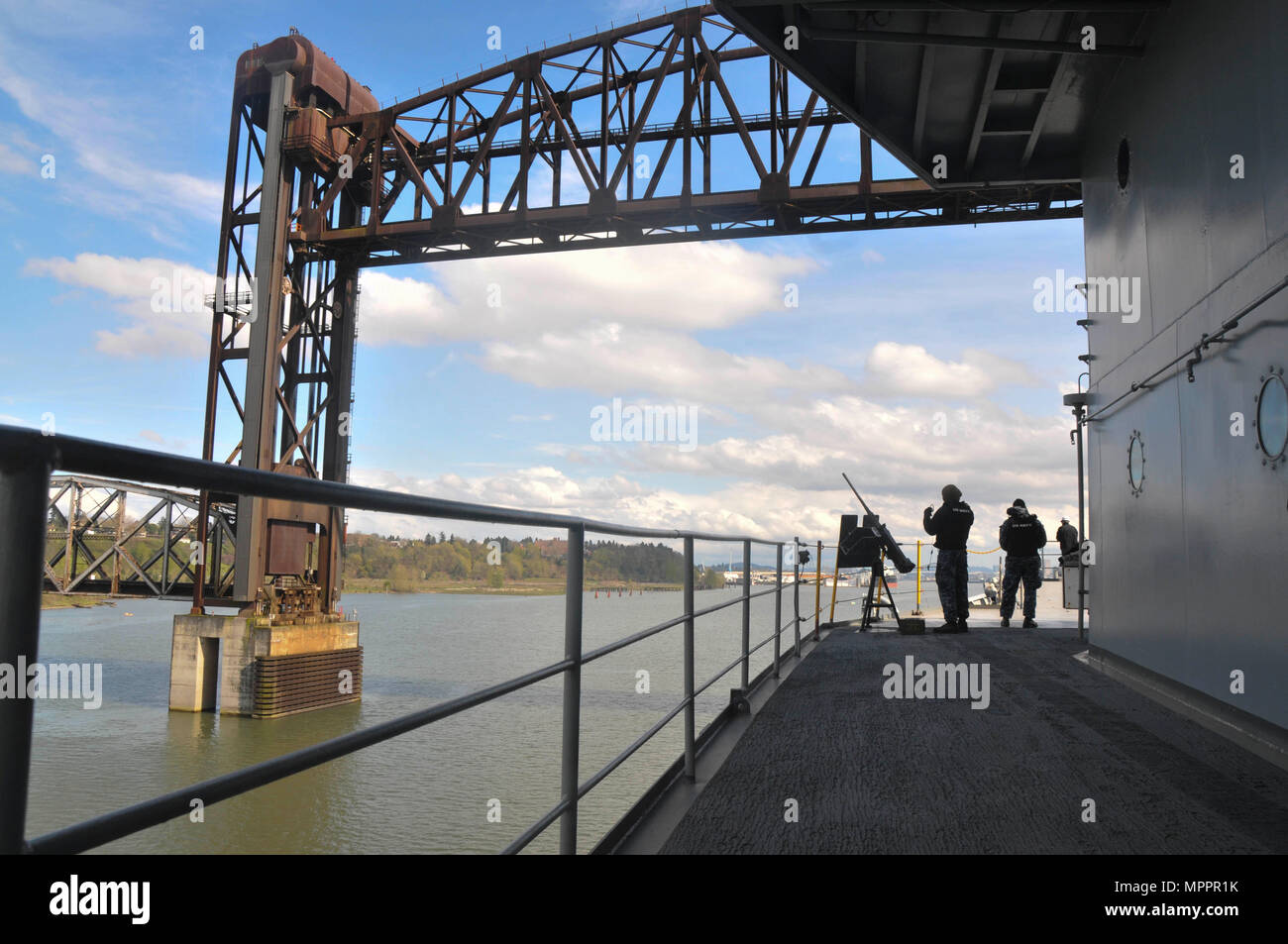PORTLAND, Ore. (April 6, 2017) Sailors assigned to the submarine tender ...