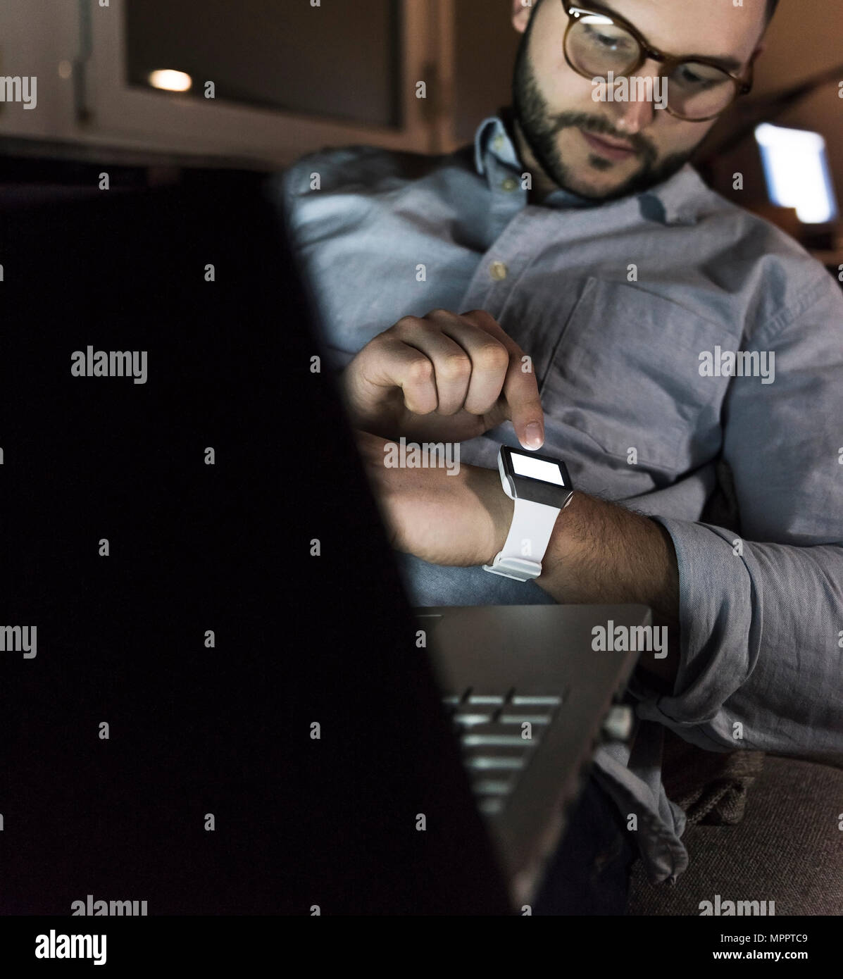 Smartwatch connectivity hi-res stock photography and images - Alamy