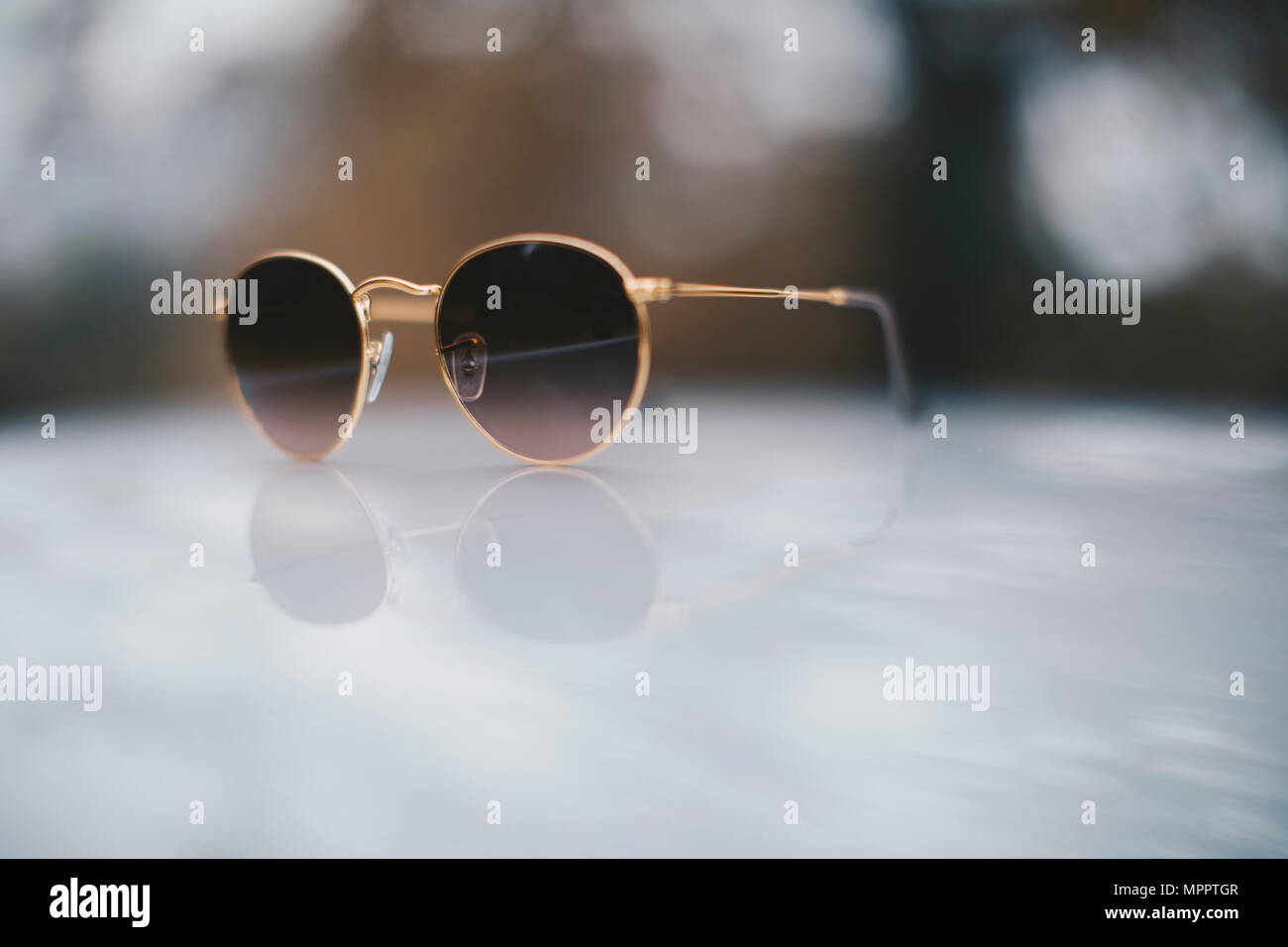 Sunglasses and reflection Stock Photo - Alamy