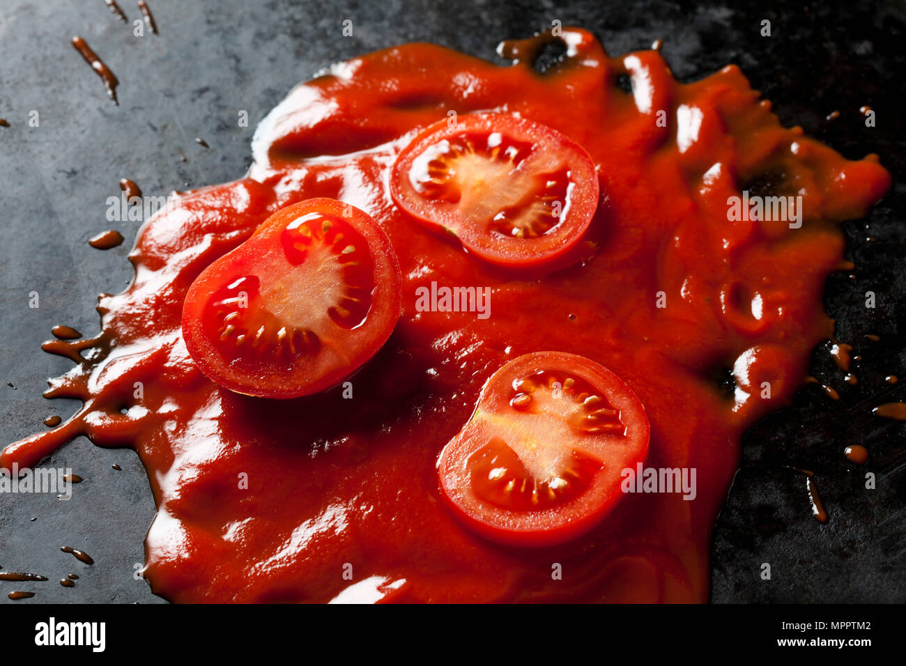 Slices tomato hi-res stock photography and images - Alamy