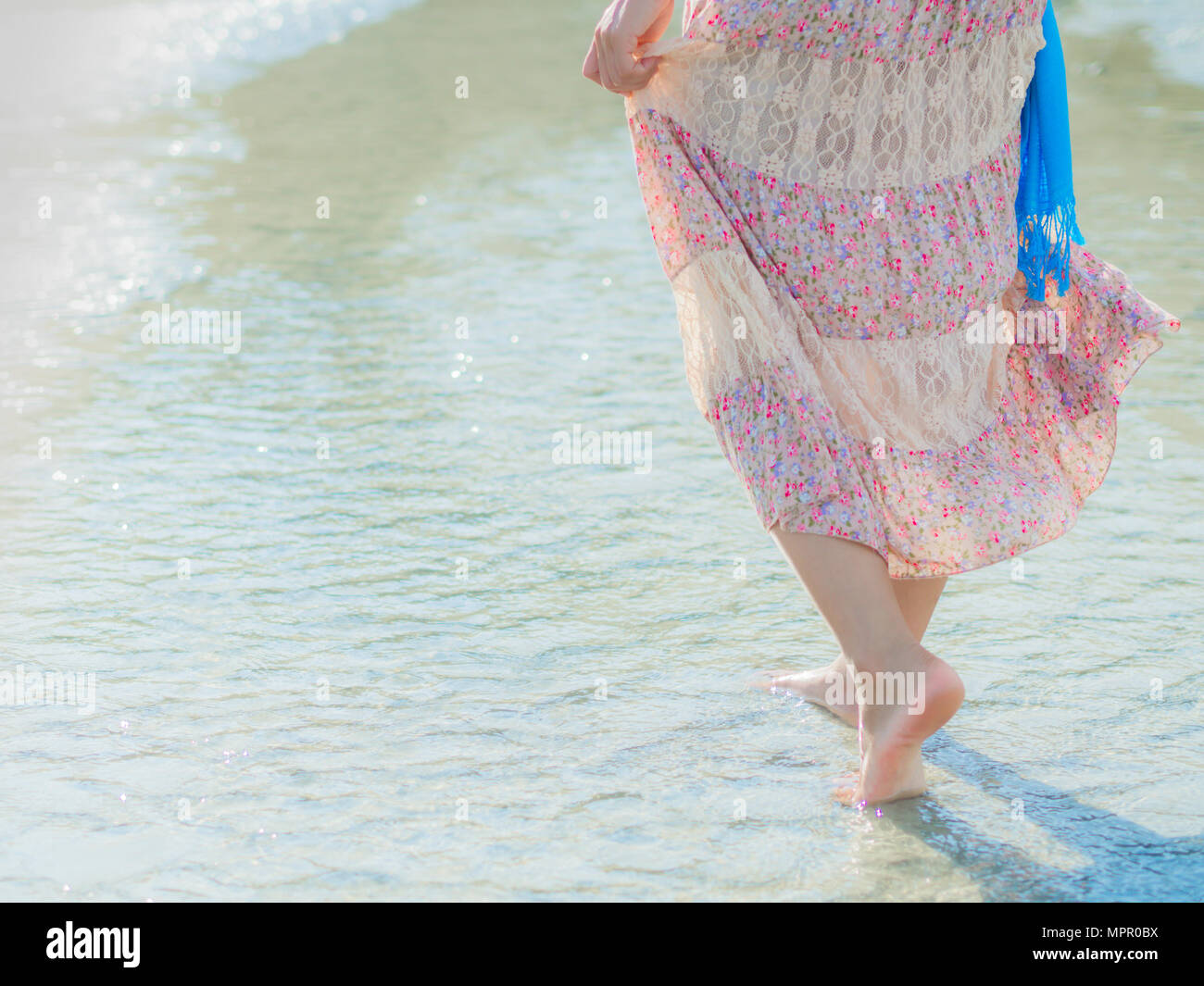 Pretty feet barefoot beach hi-res stock photography and images - Alamy