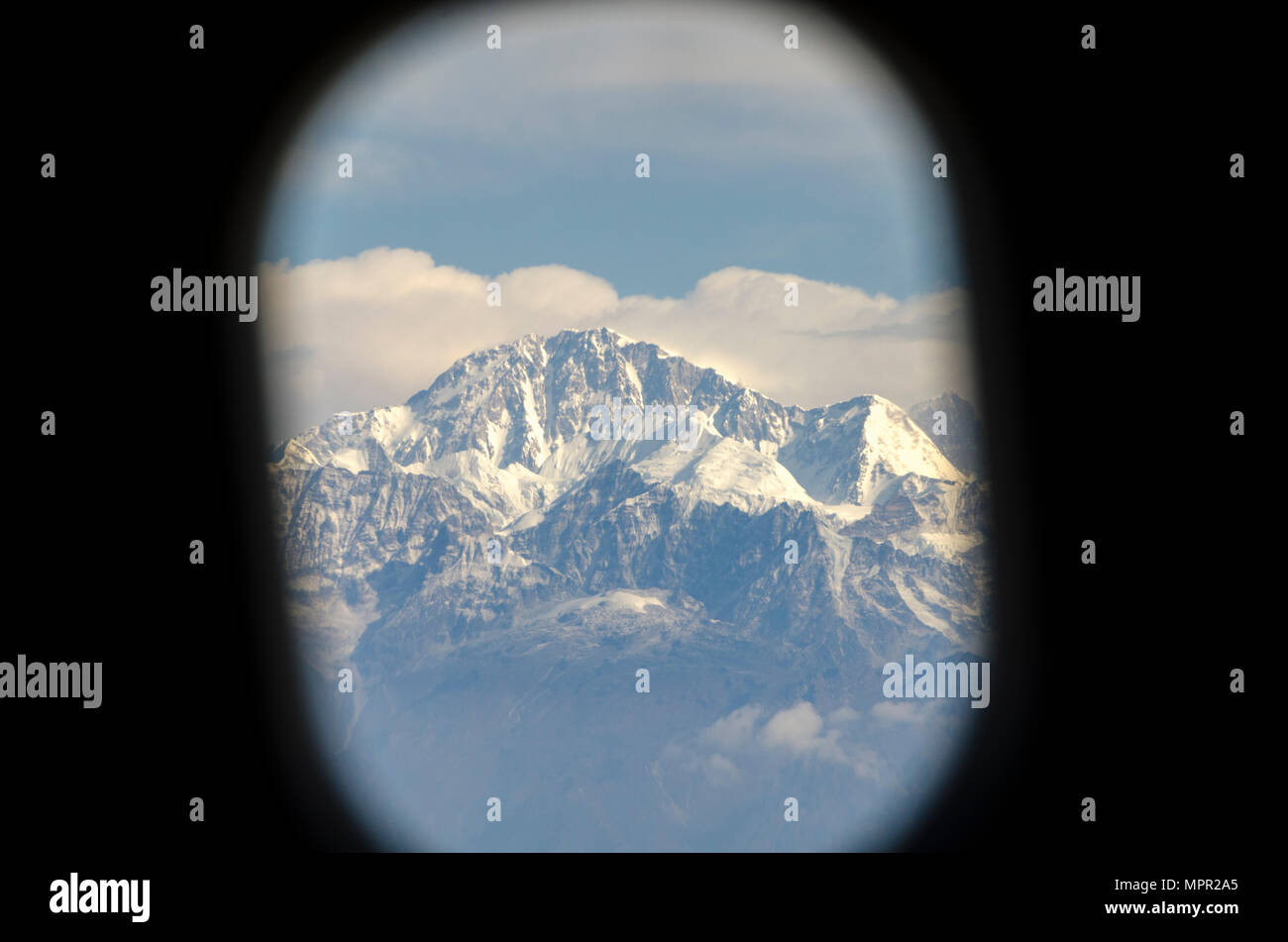 Snow capped mountains himalayas hi-res stock photography and images - Alamy