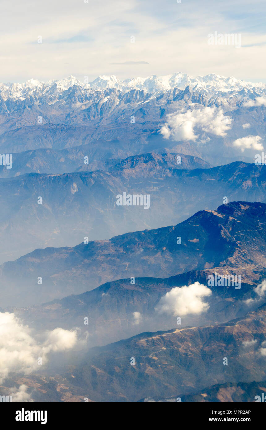 Snow capped mountains himalayas hi-res stock photography and images - Alamy