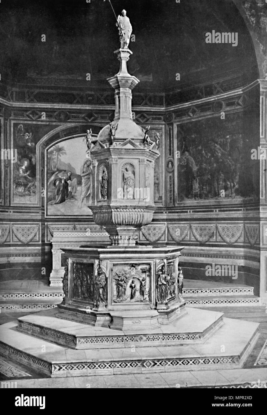 14th century font Black and White Stock Photos & Images - Alamy