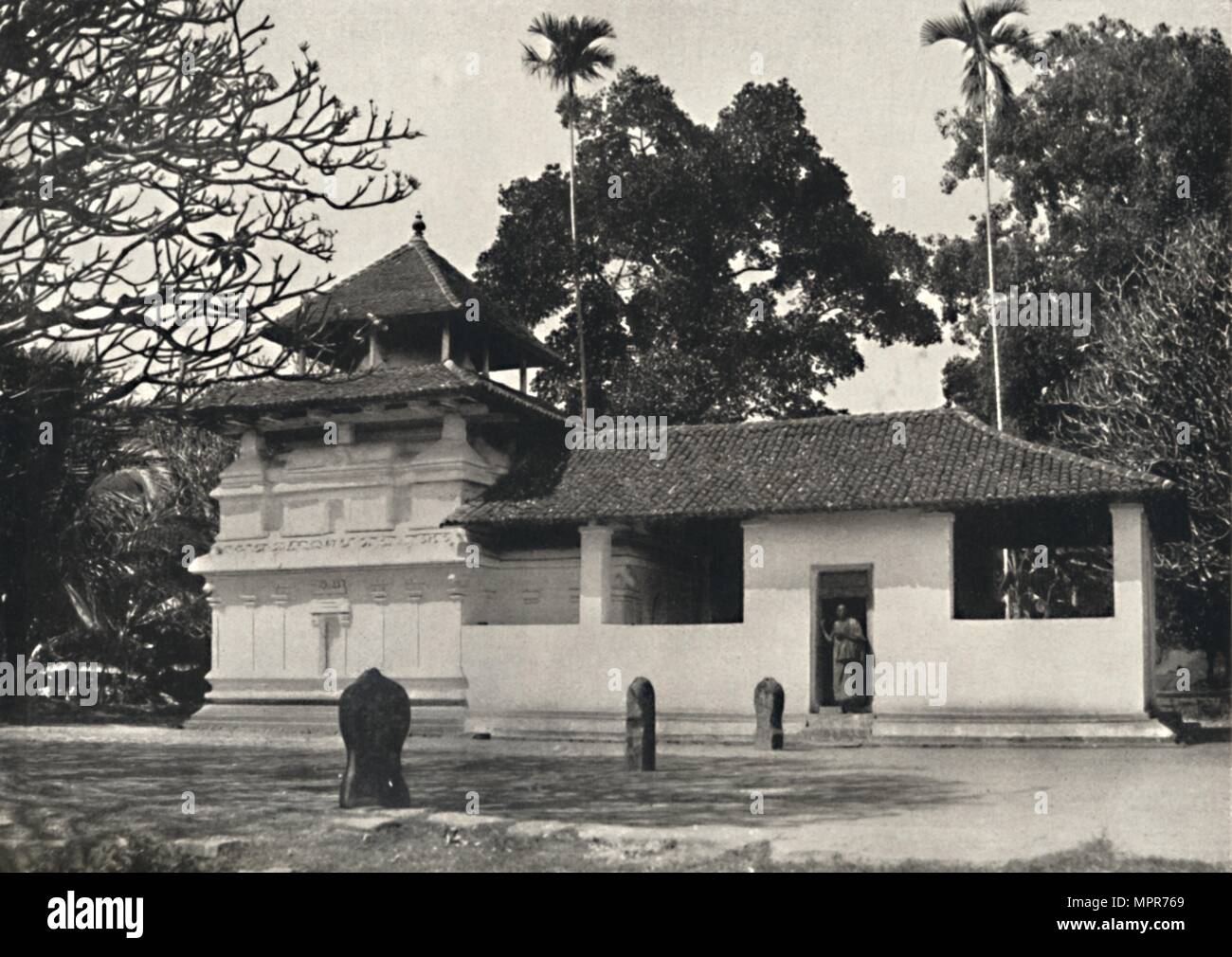 Asgiri maha viharaya hi-res stock photography and images - Alamy