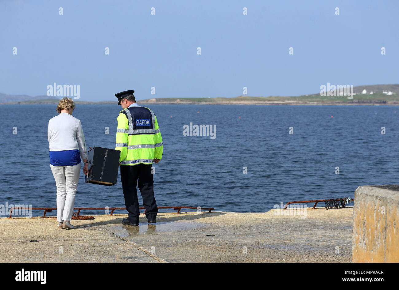 Garda pat mcelroy and nancy sharkey hi-res stock photography and images ...
