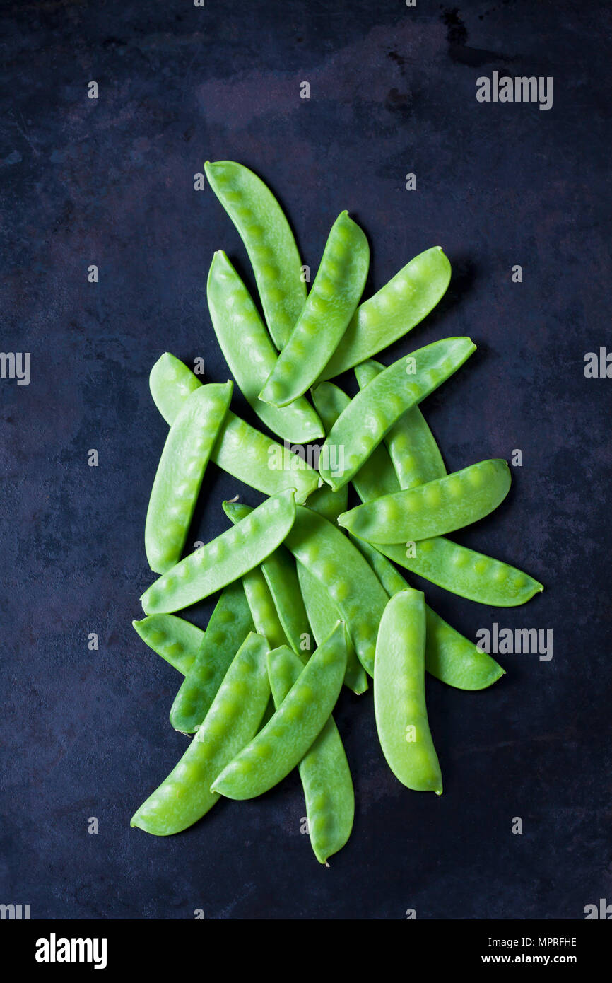 Dark metal hi-res stock photography and images - Alamy