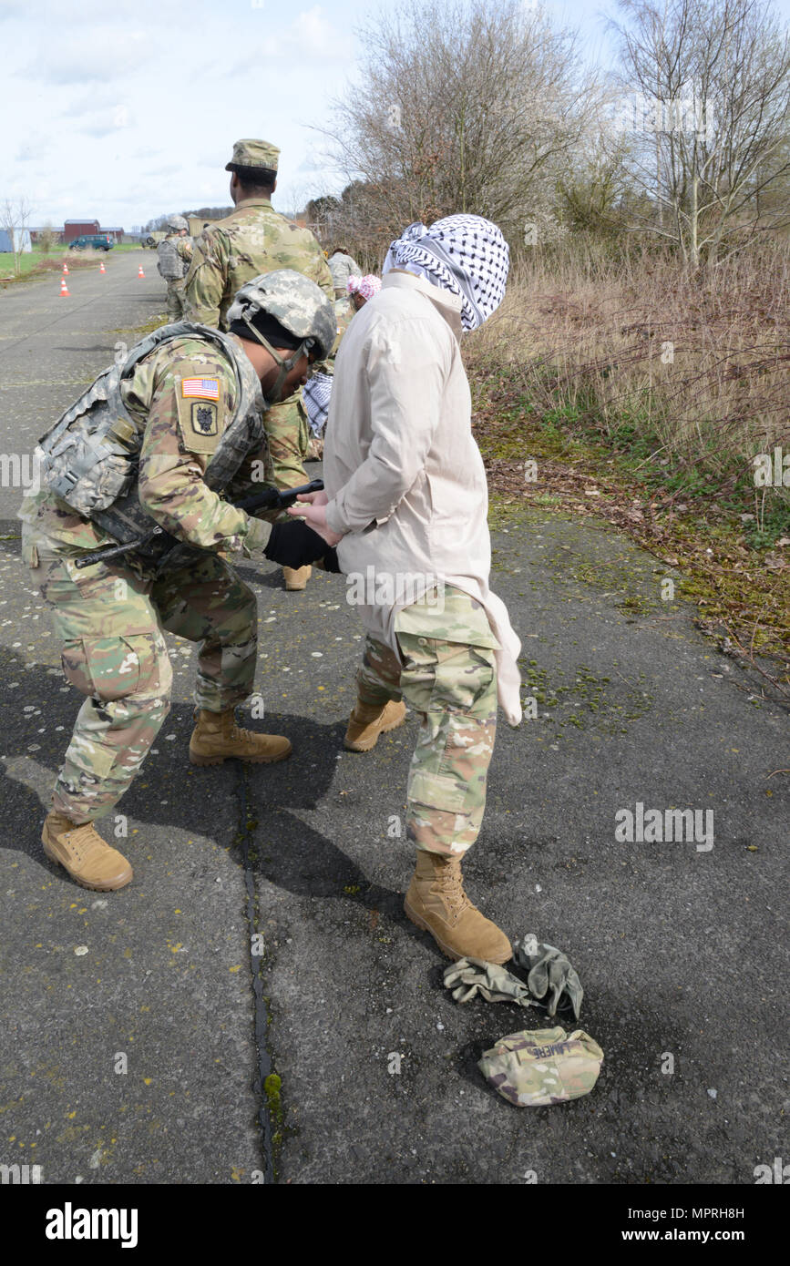 Entry control point searching vehicules hi-res stock photography and ...