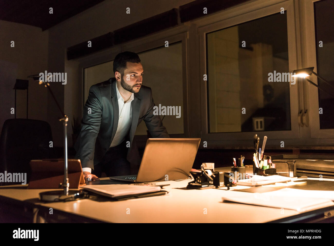 Office night hi-res stock photography and images - Alamy