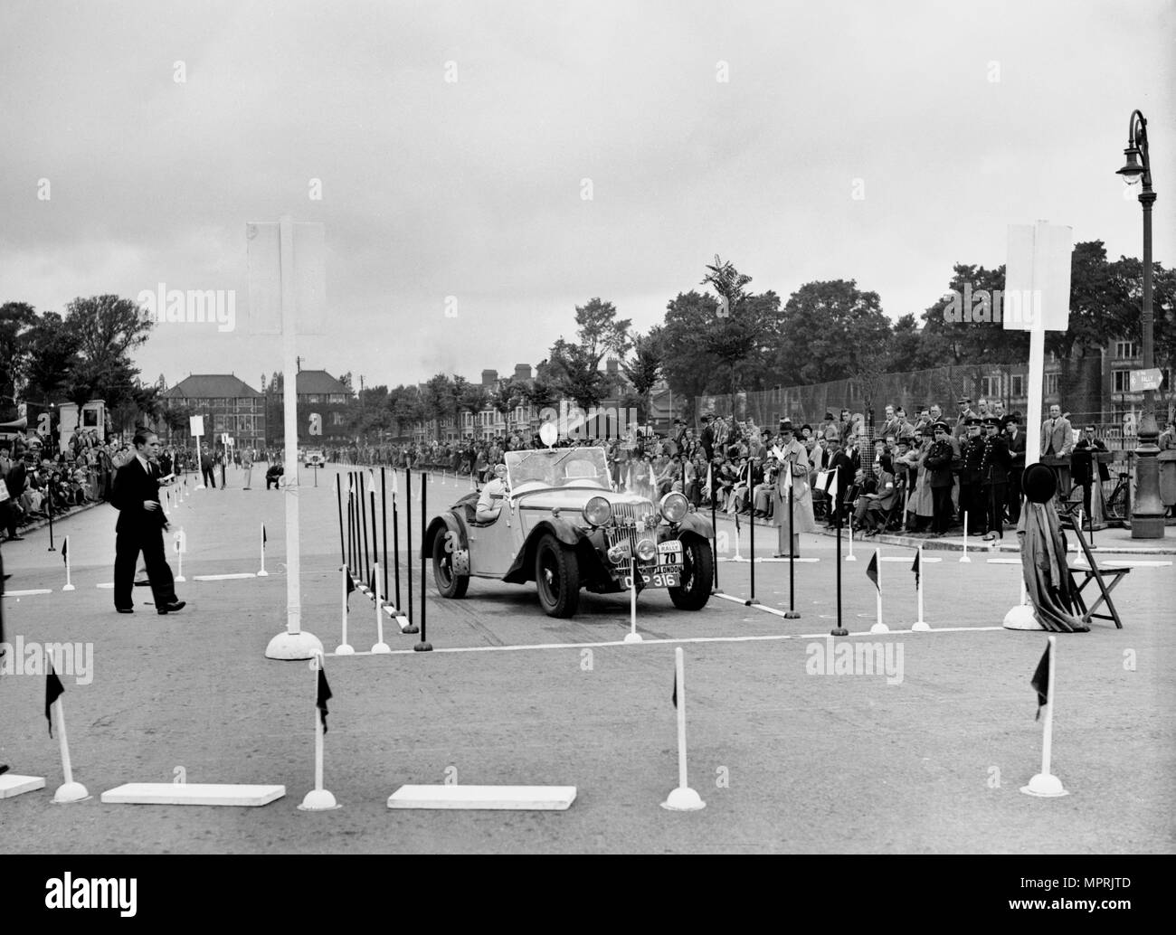 Singer B37 1.5 litre sports of DE Harris competing in the South Wales ...