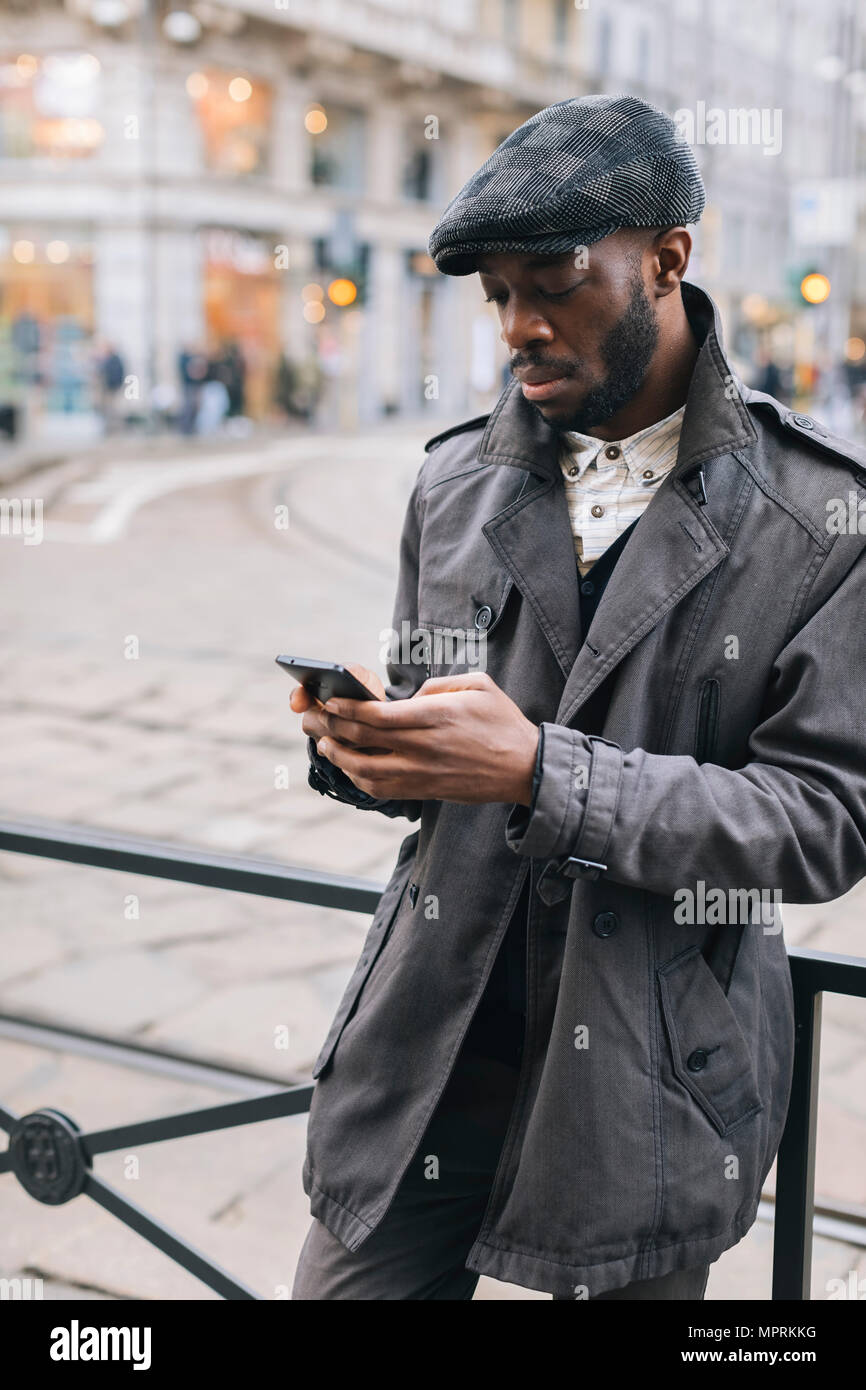 Commuters checking cell phones hi-res stock photography and images - Alamy