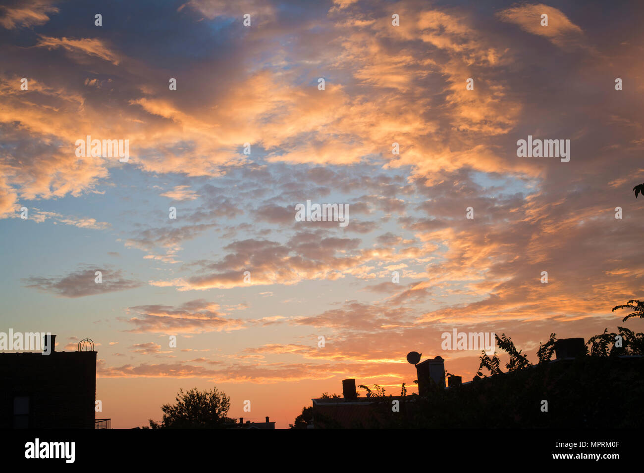 Sunlight city hi-res stock photography and images - Alamy