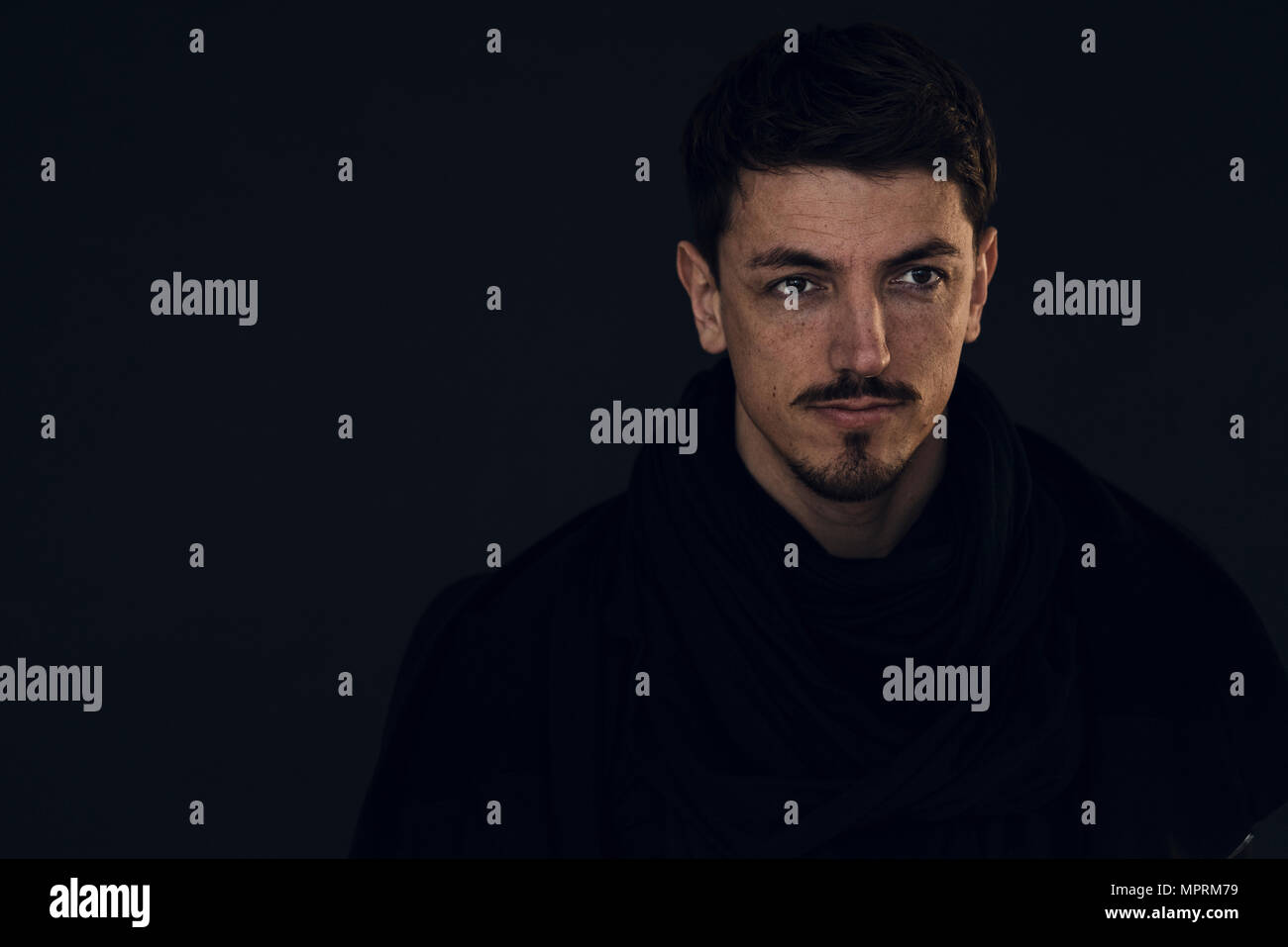 Male dark hair 30s hi-res stock photography and images - Alamy