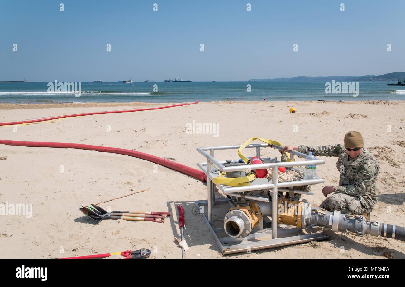 Amphibious bulk liquid transfer system hi-res stock photography and ...