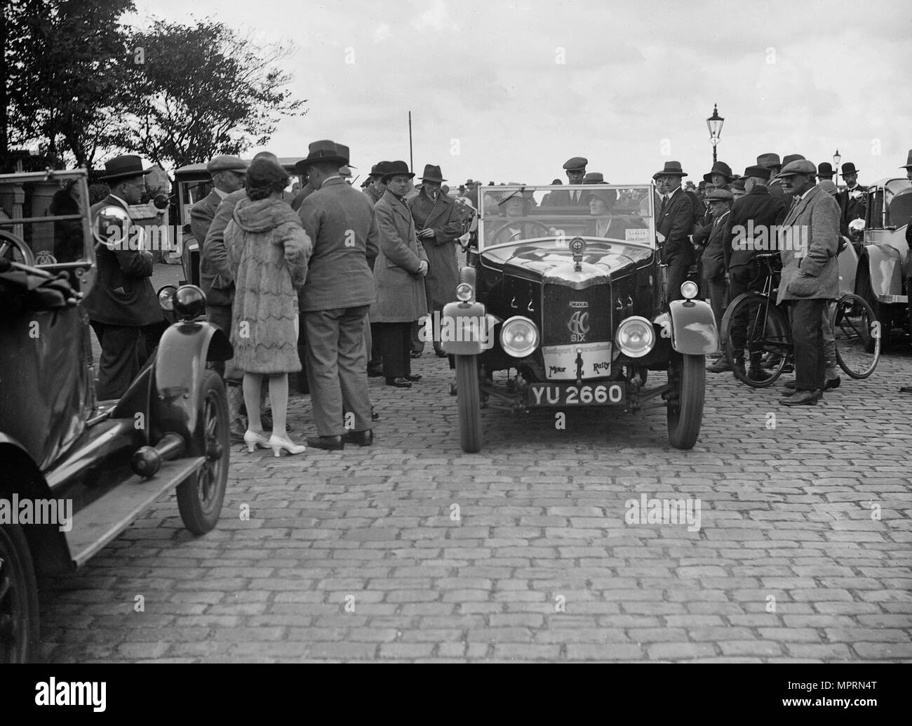 Female driver 1920s hi-res stock photography and images - Alamy