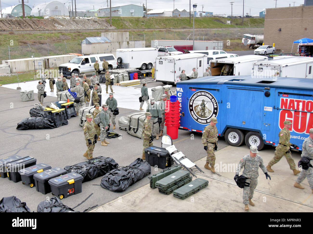 Members of the Washington National Guard’s 10th Homeland Response Force ...