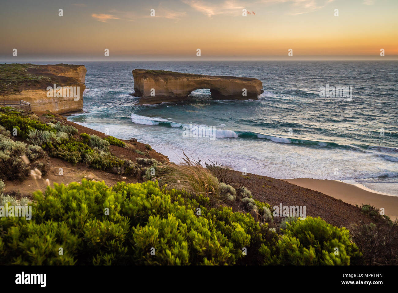 London bridge lookout on the Great Ocean Road in Victoria, Australia ...