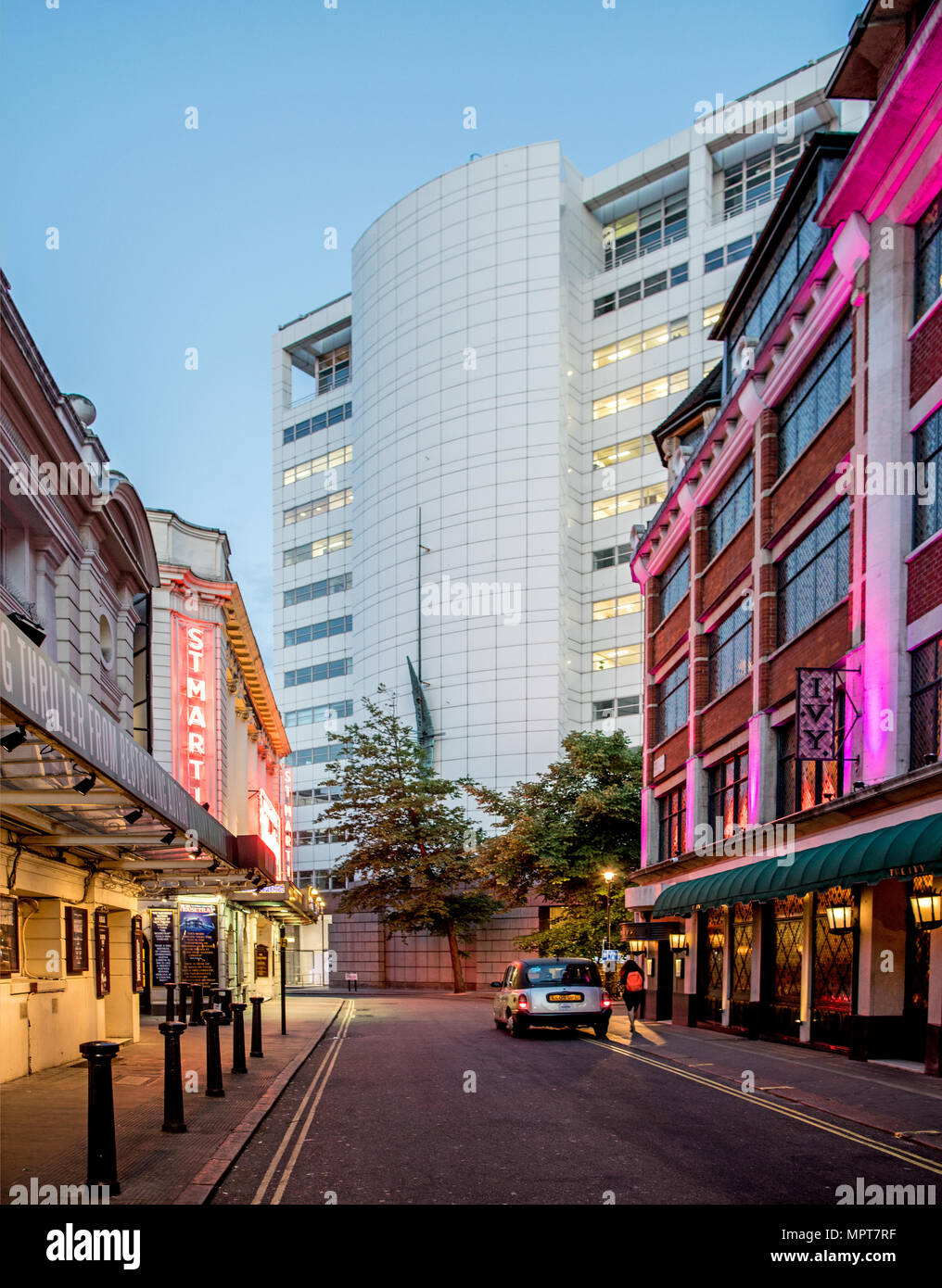 Historical london night street lighting hi-res stock photography and ...