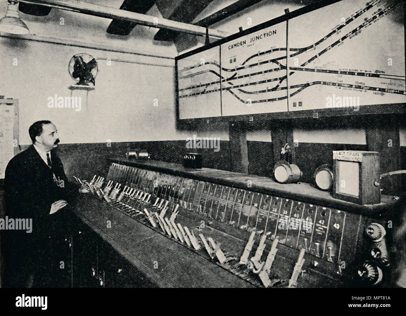 London tube map monochrome hi-res stock photography and images - Alamy