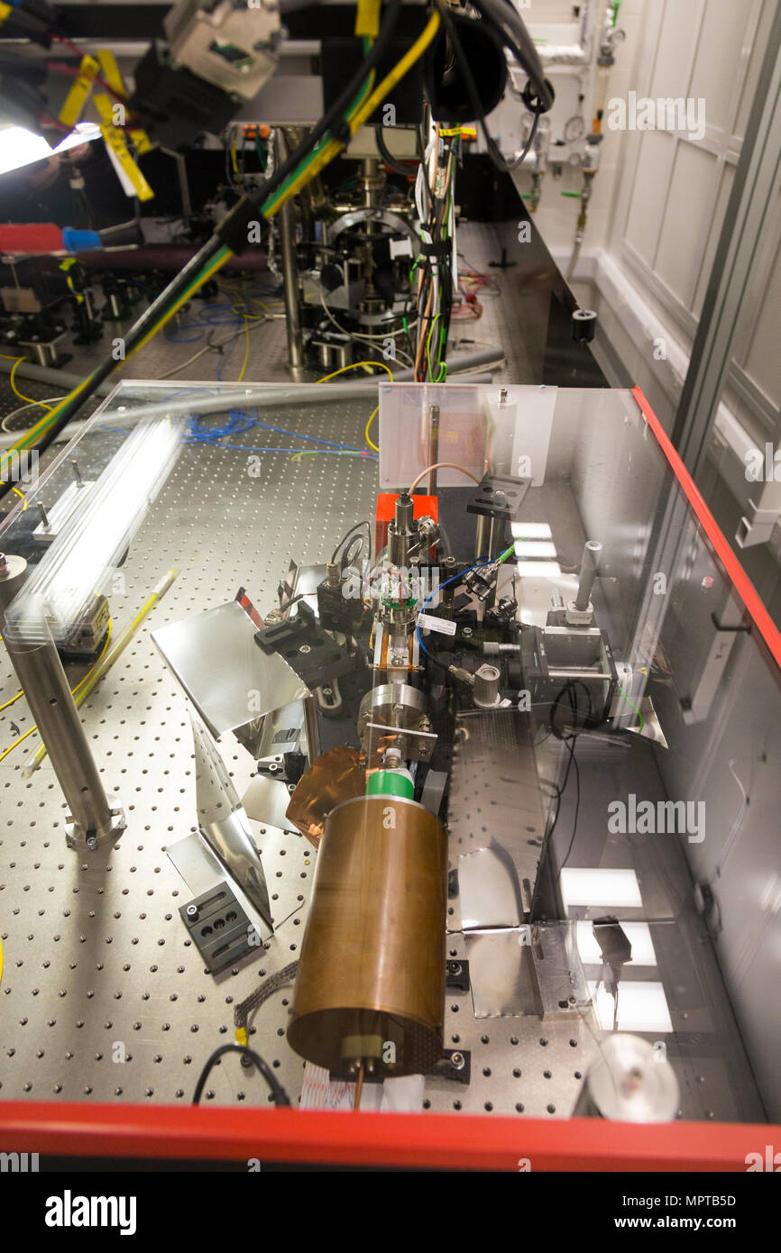 Details / view of the Ytterbium ion optical clock during Open House Day ...