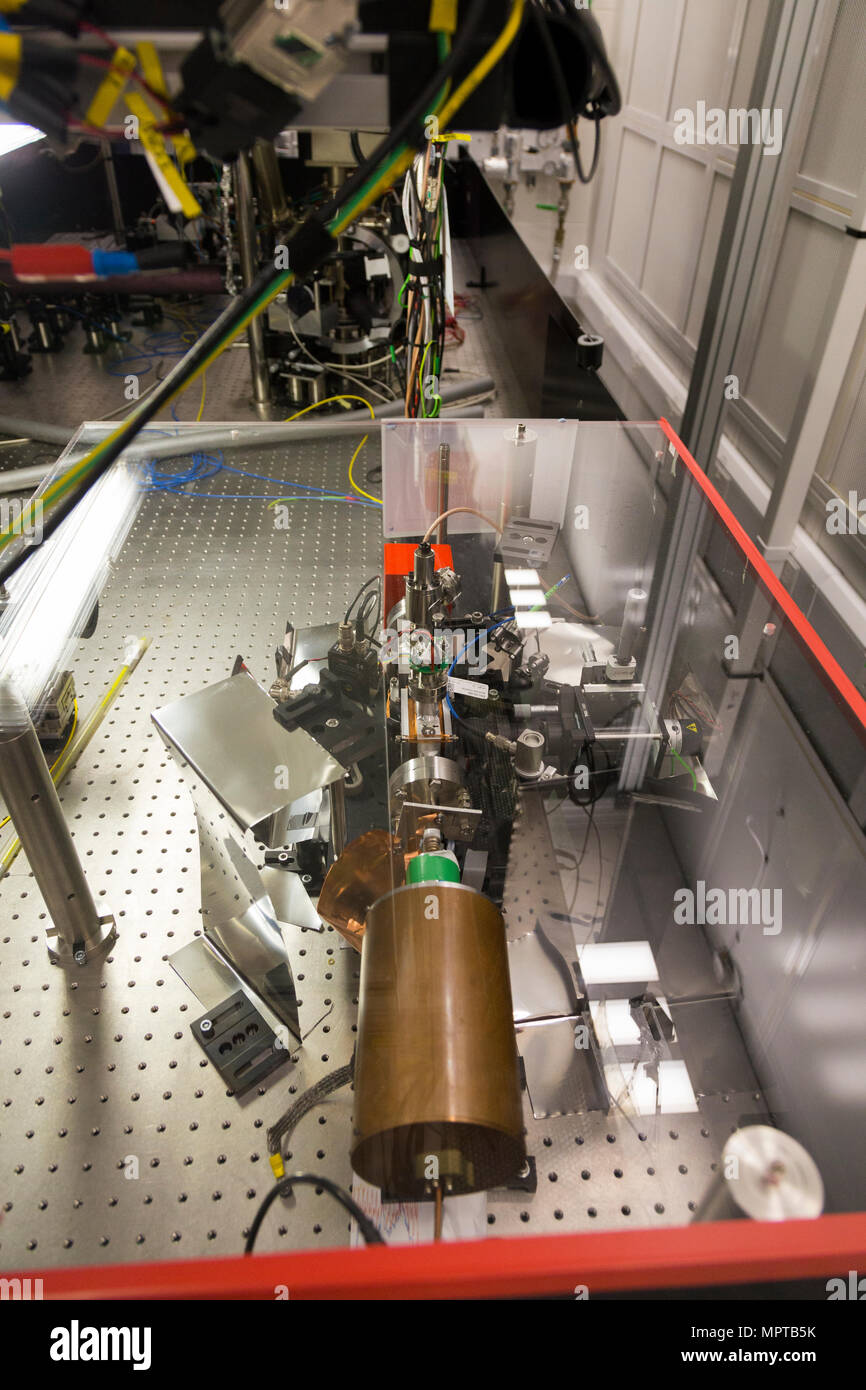 Atomic clock hi-res stock photography and images - Alamy