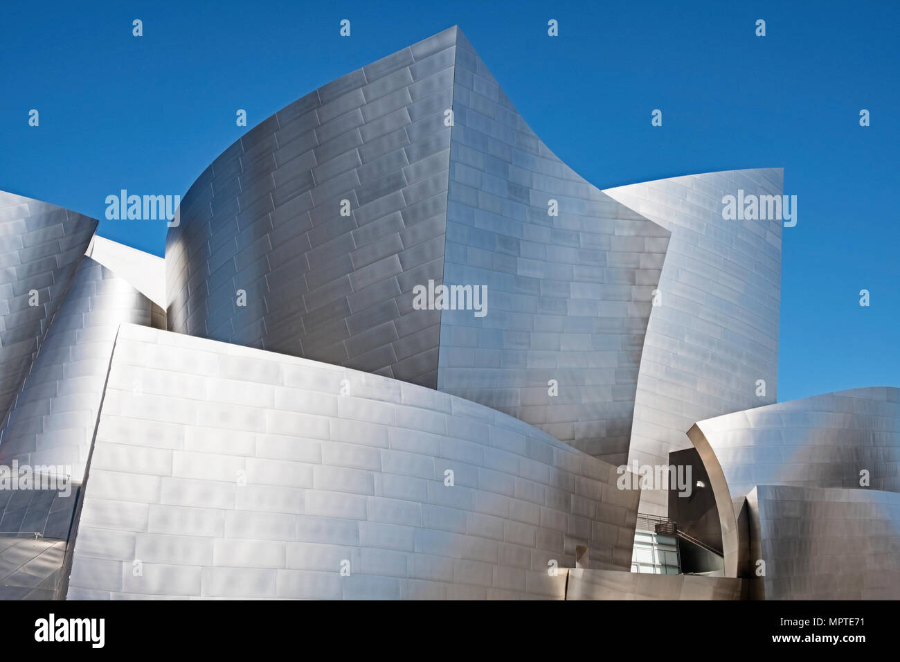 Walt disney concert hall exterior hi-res stock photography and images ...