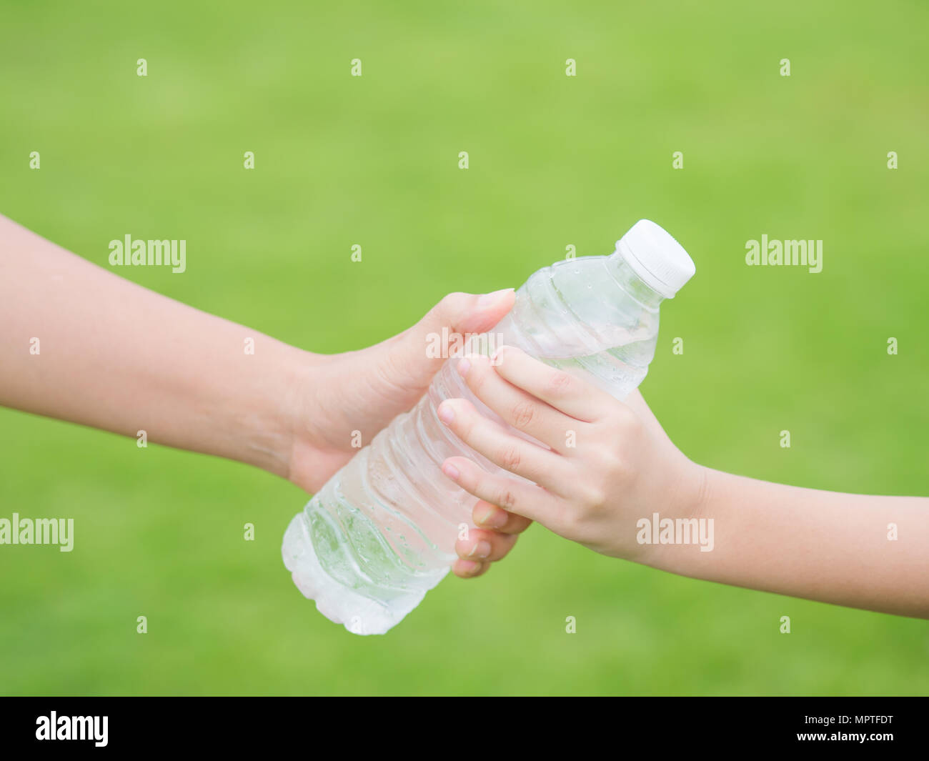 Woman giving glass of water kitchen hi-res stock photography and images ...