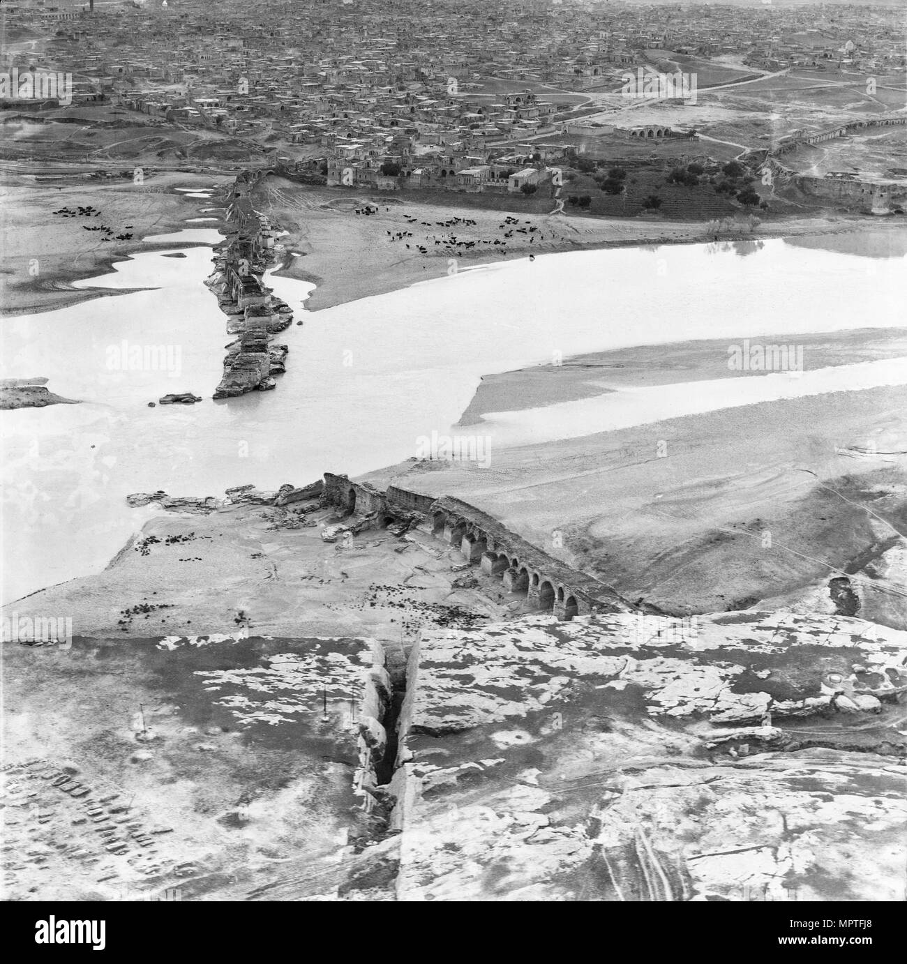 Karun dam hi-res stock photography and images - Alamy