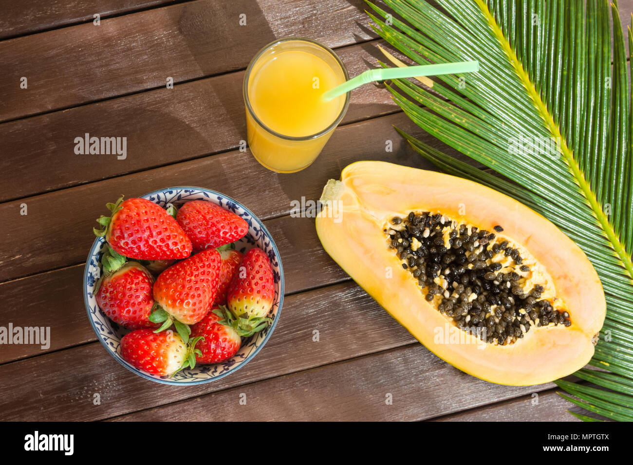 Straw and palm leaf hi-res stock photography and images - Alamy
