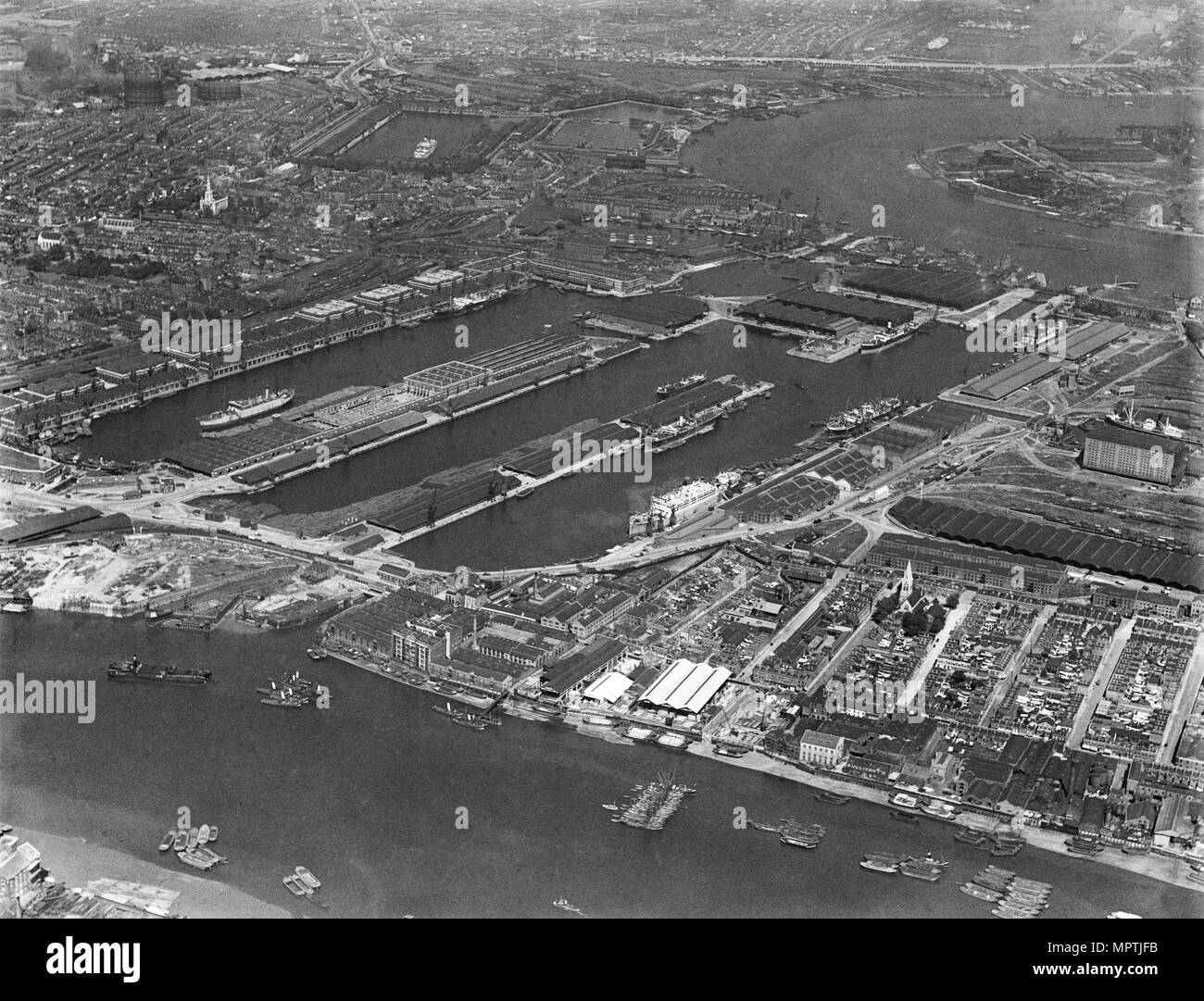 Thames docks 1930s hi-res stock photography and images - Alamy