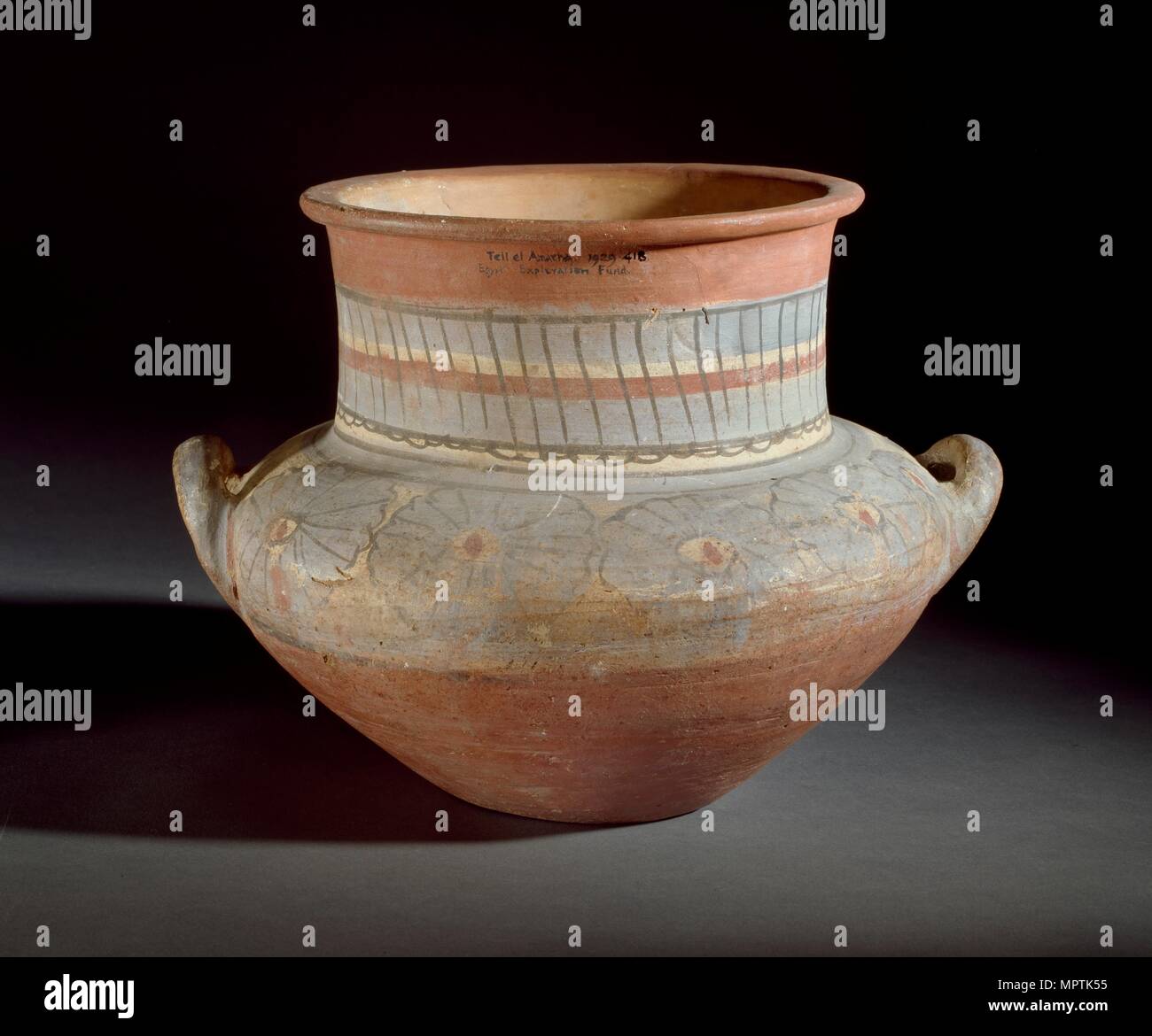 Ancient egyptian pot hi-res stock photography and images - Alamy