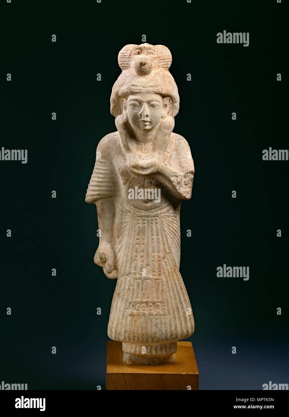 Ancient egyptian baboon statue hi-res stock photography and images - Alamy