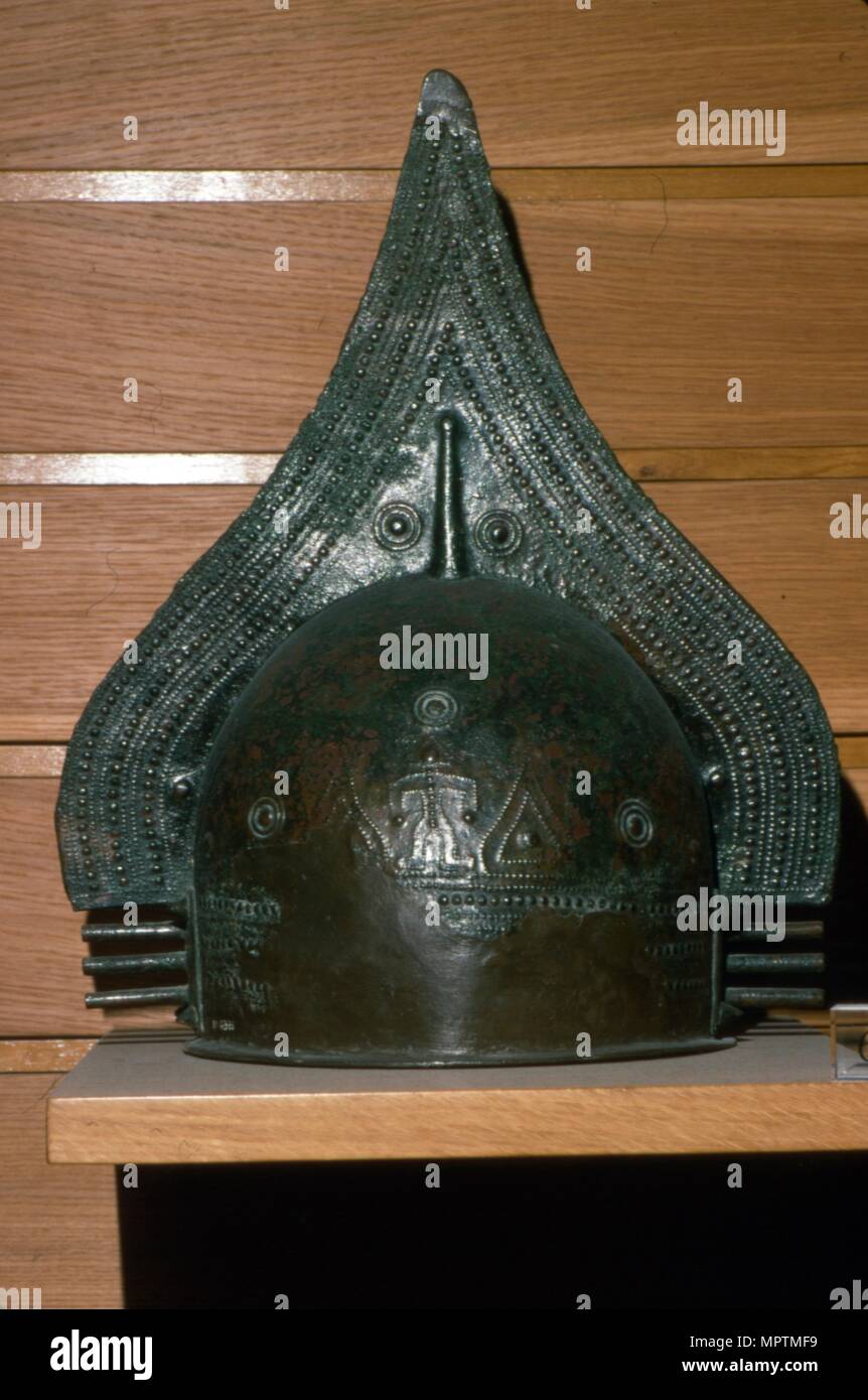 Bronze crested helmet hi-res stock photography and images - Alamy