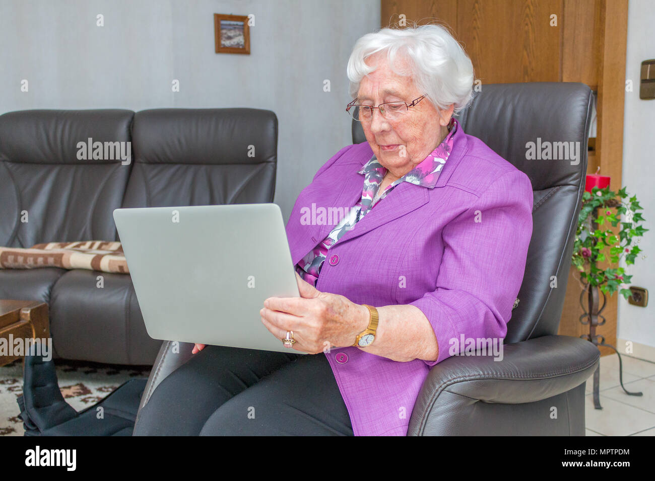 95 year old woman hi-res stock photography and images - Alamy