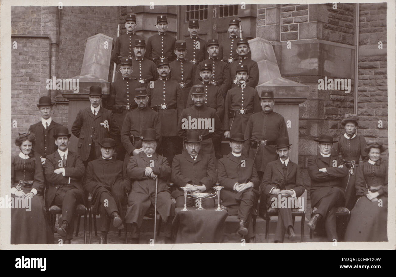 Group of dignitaries hi-res stock photography and images - Alamy