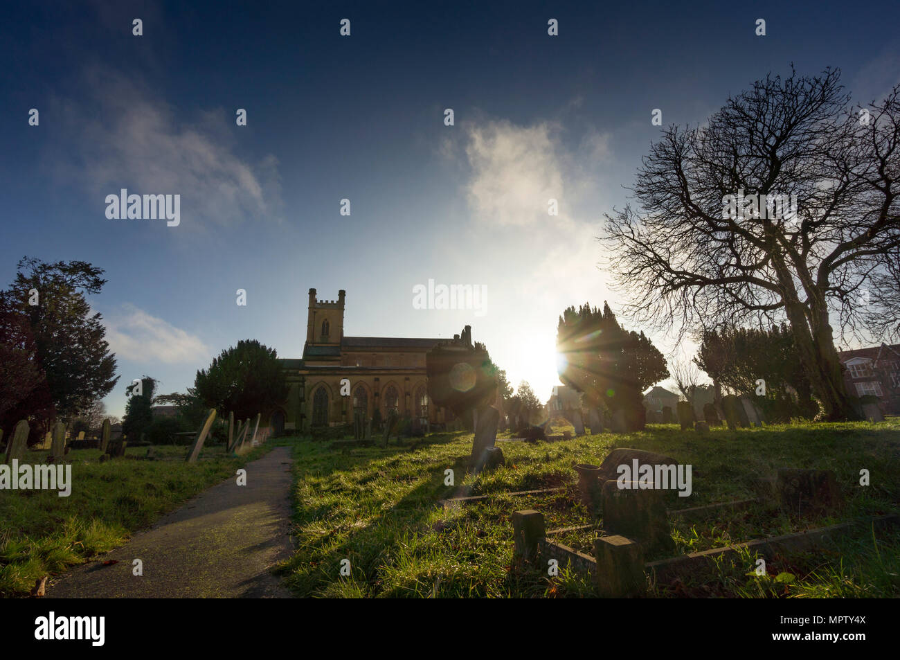Graveyard london hi-res stock photography and images - Alamy