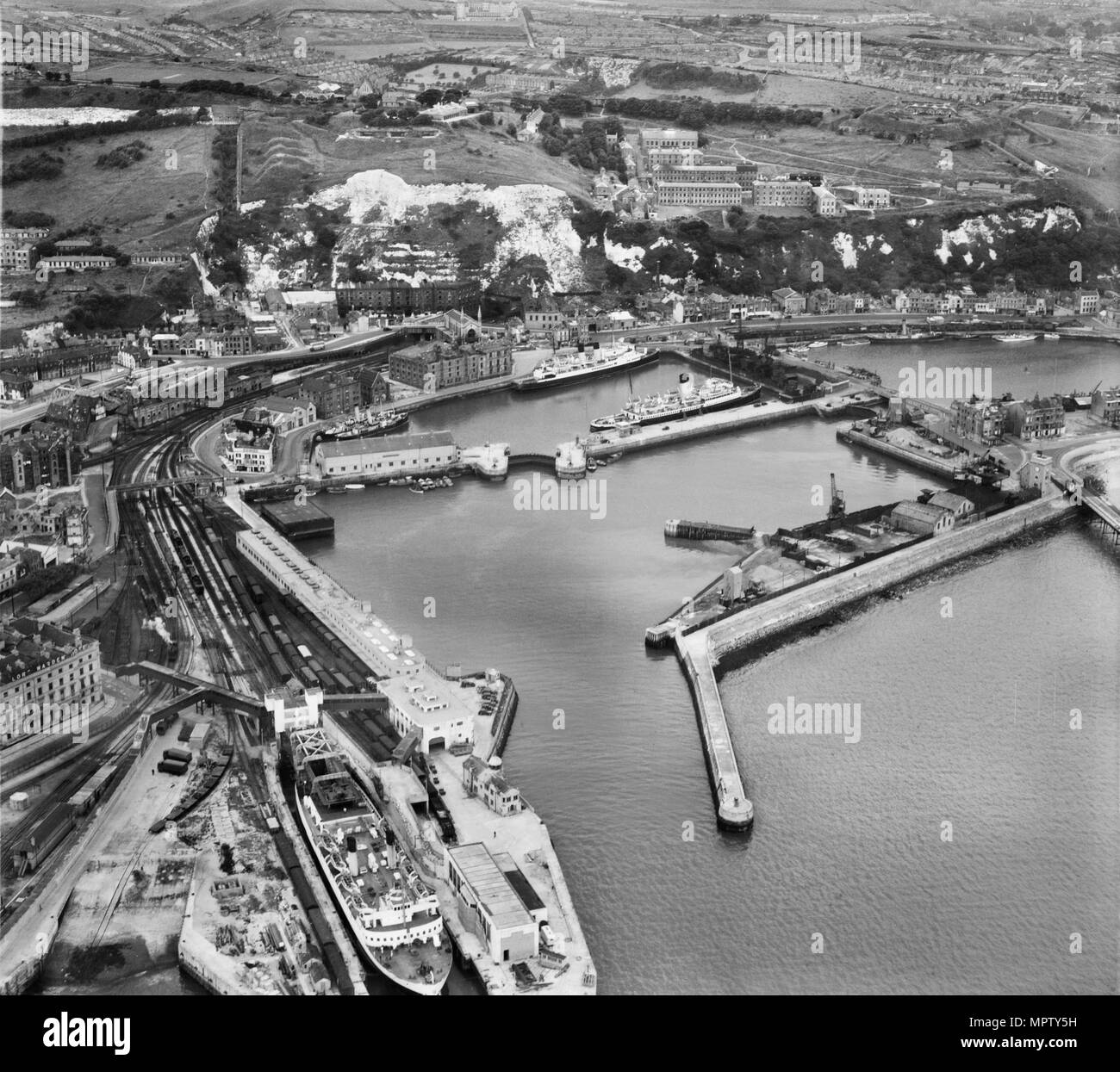 Dover port kent aerial Black and White Stock Photos & Images - Alamy
