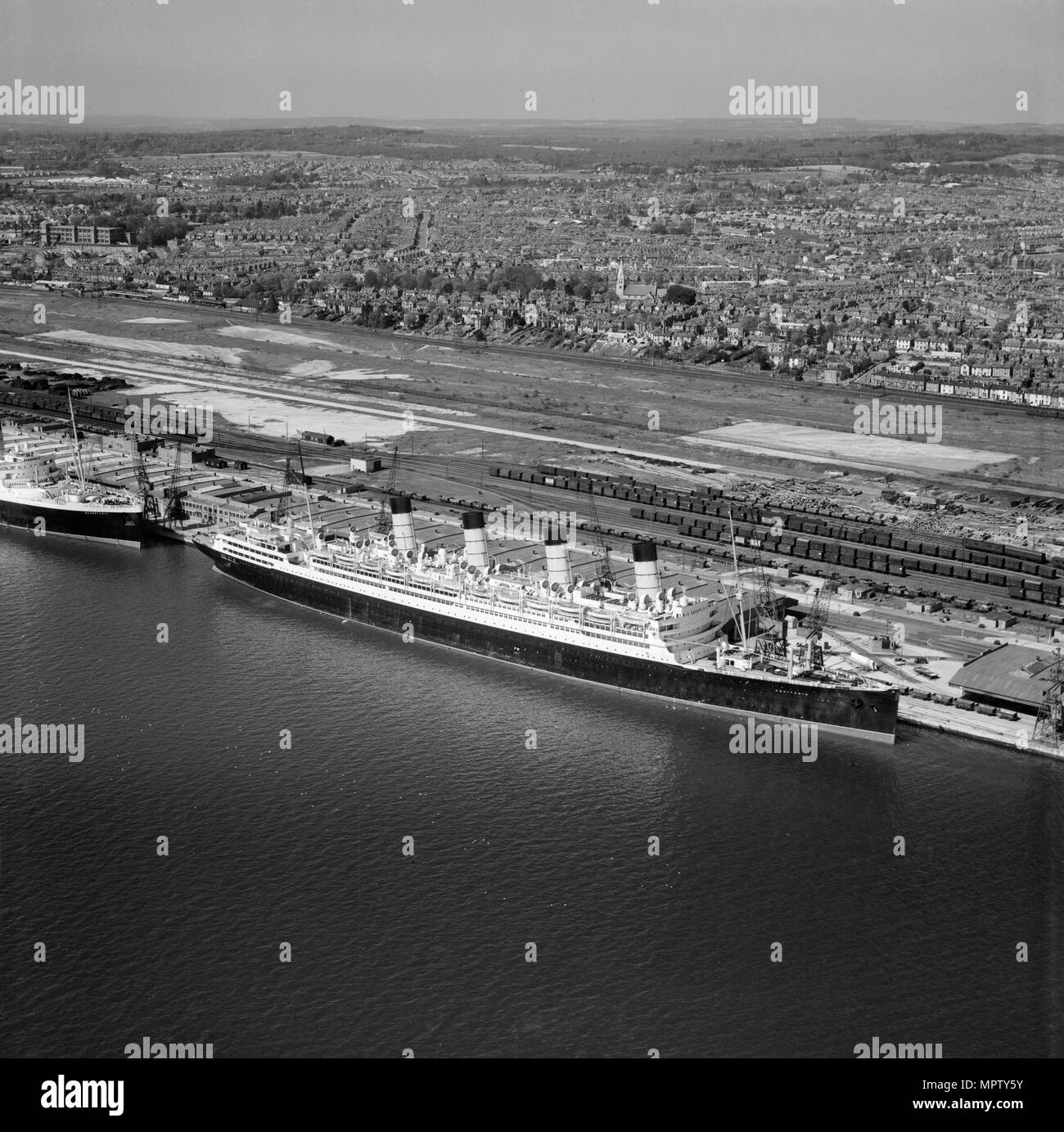 RMS 'Aquitania' at the New Docks (Western Docks), Southampton ...