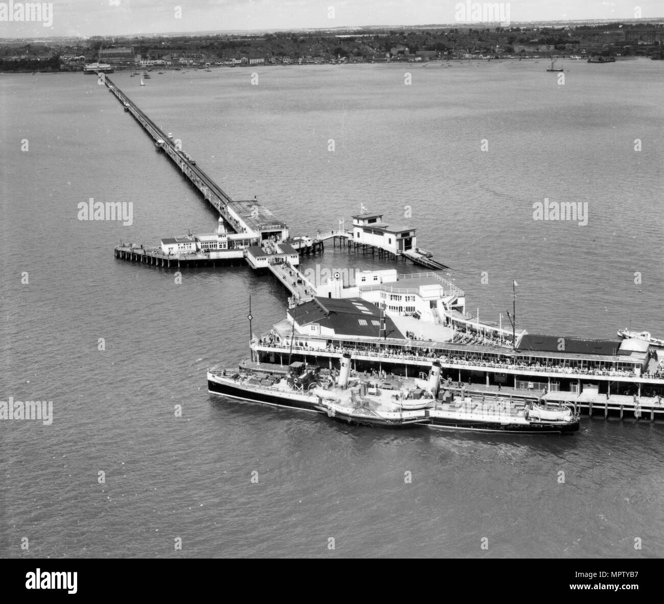 British seaside resort 1940s hi-res stock photography and images - Alamy