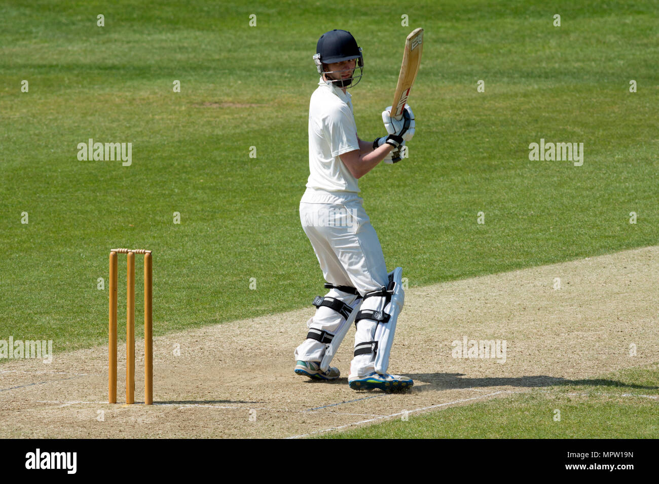 Mens cricket batsman hi-res stock photography and images - Alamy
