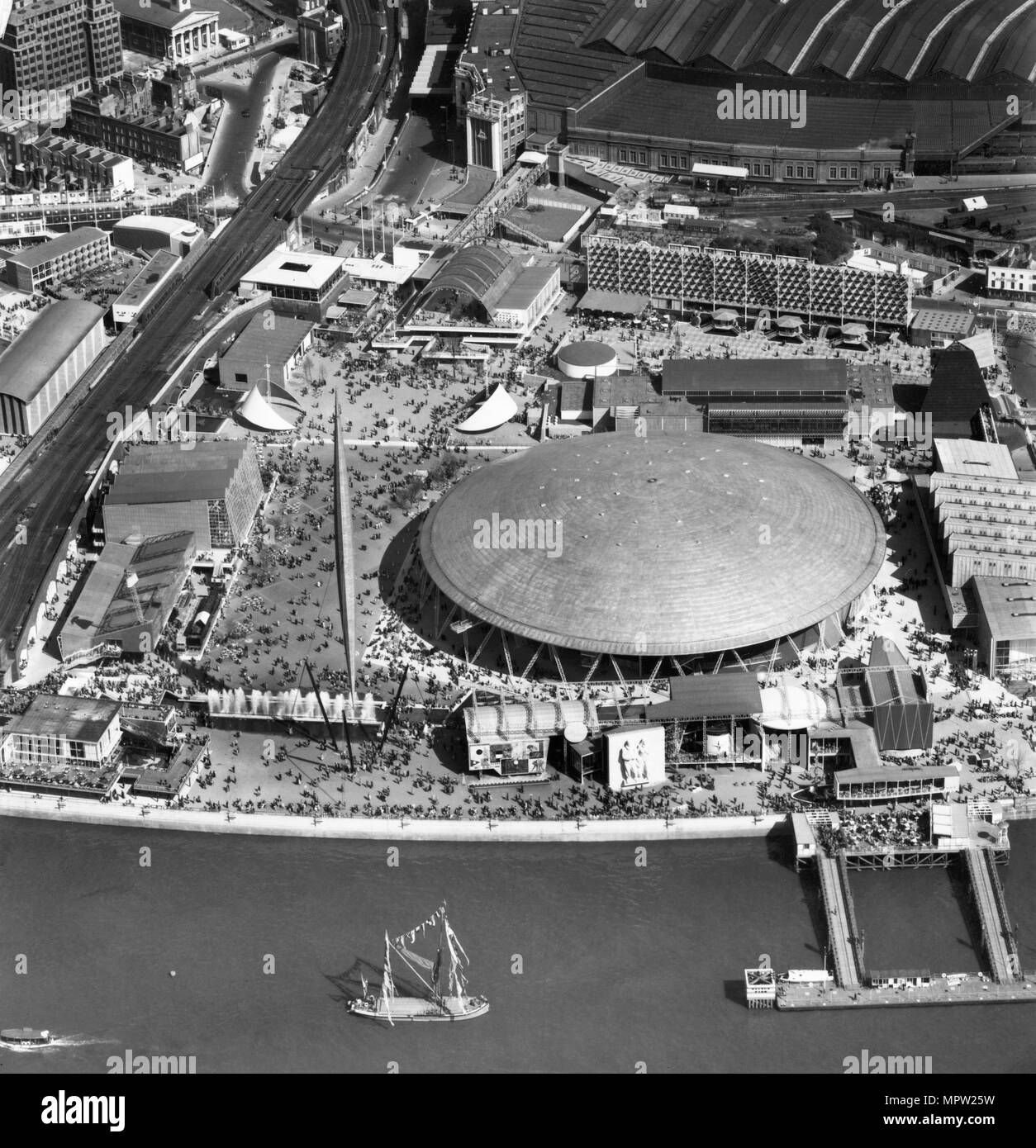 1950s britain hi-res stock photography and images - Alamy
