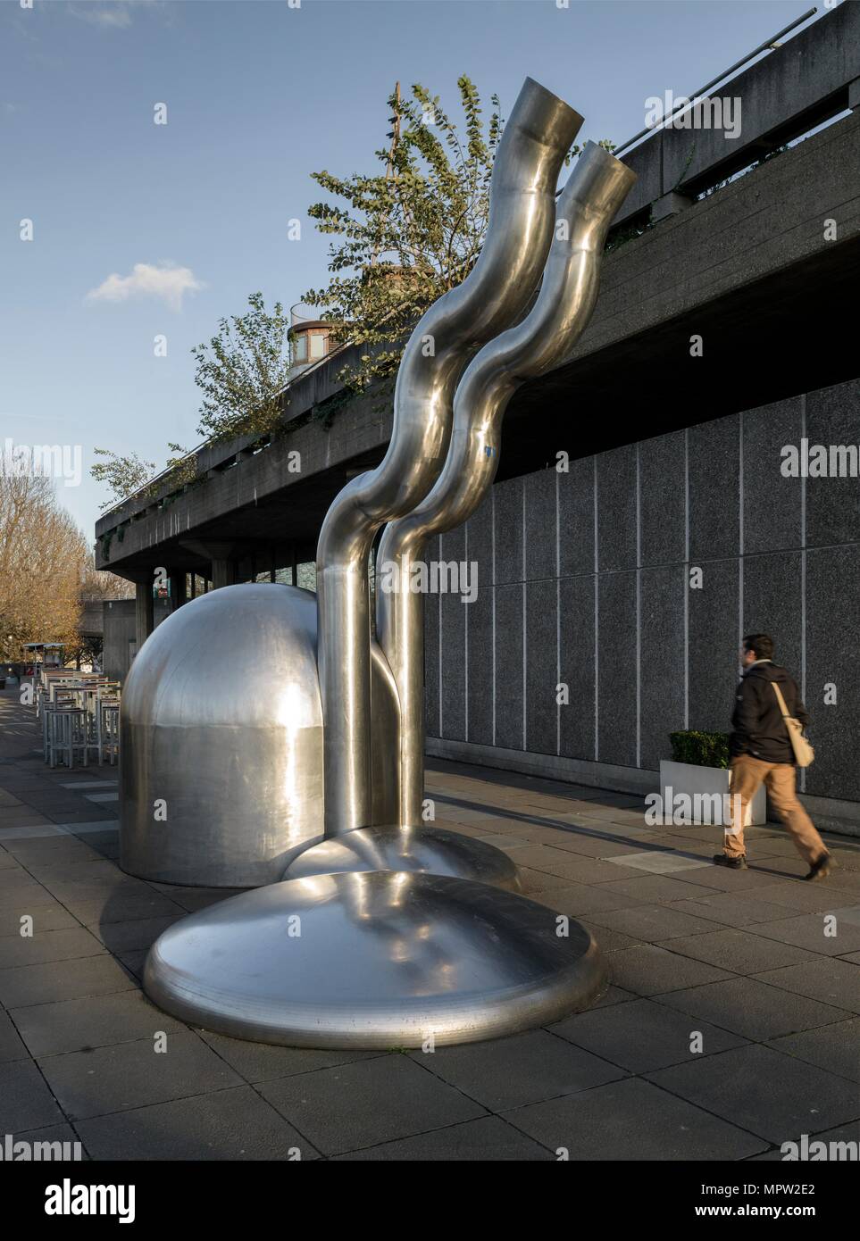 21st century sculpture hi-res stock photography and images - Alamy